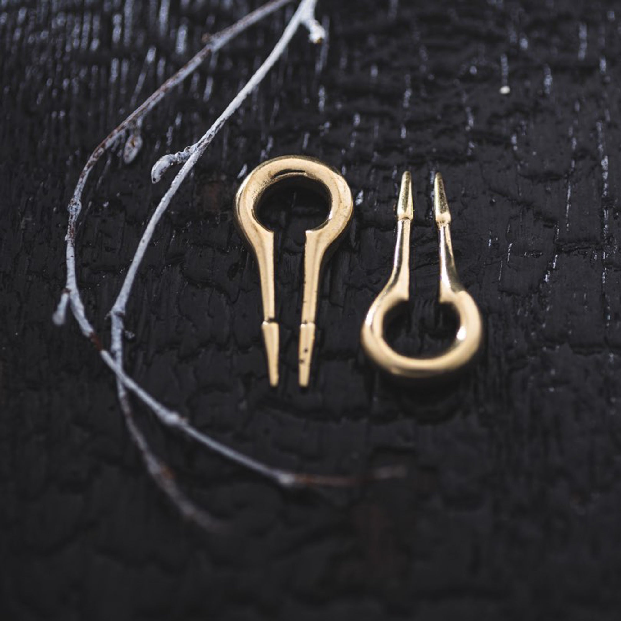 CALYPSO Minimalist Keyhole Ear Weights in Gold | 4 gauge – Kaya Movement