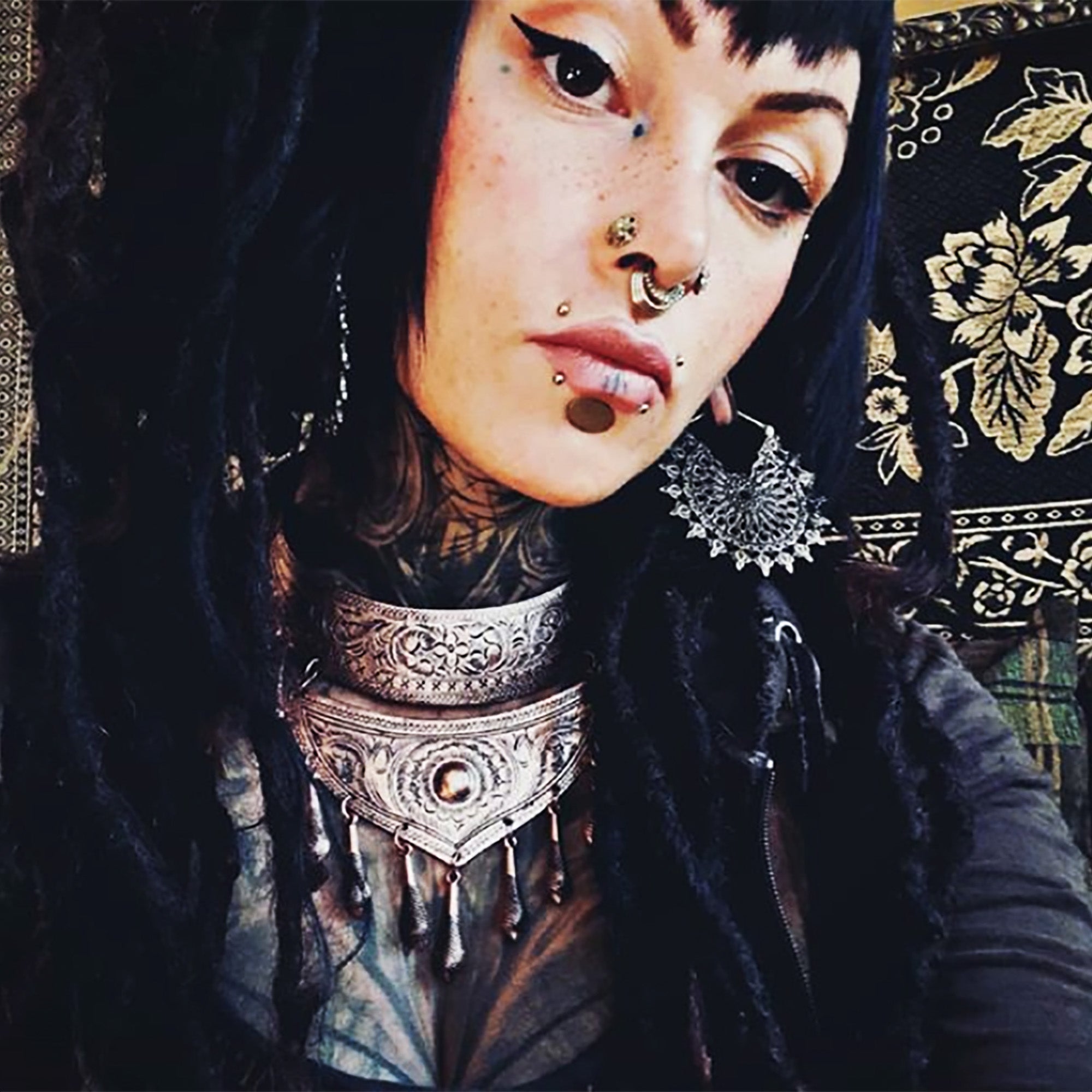 MOZAIKA Oversized Gothic Disc Earrings in Silver | 16 gauge – Kaya Movement